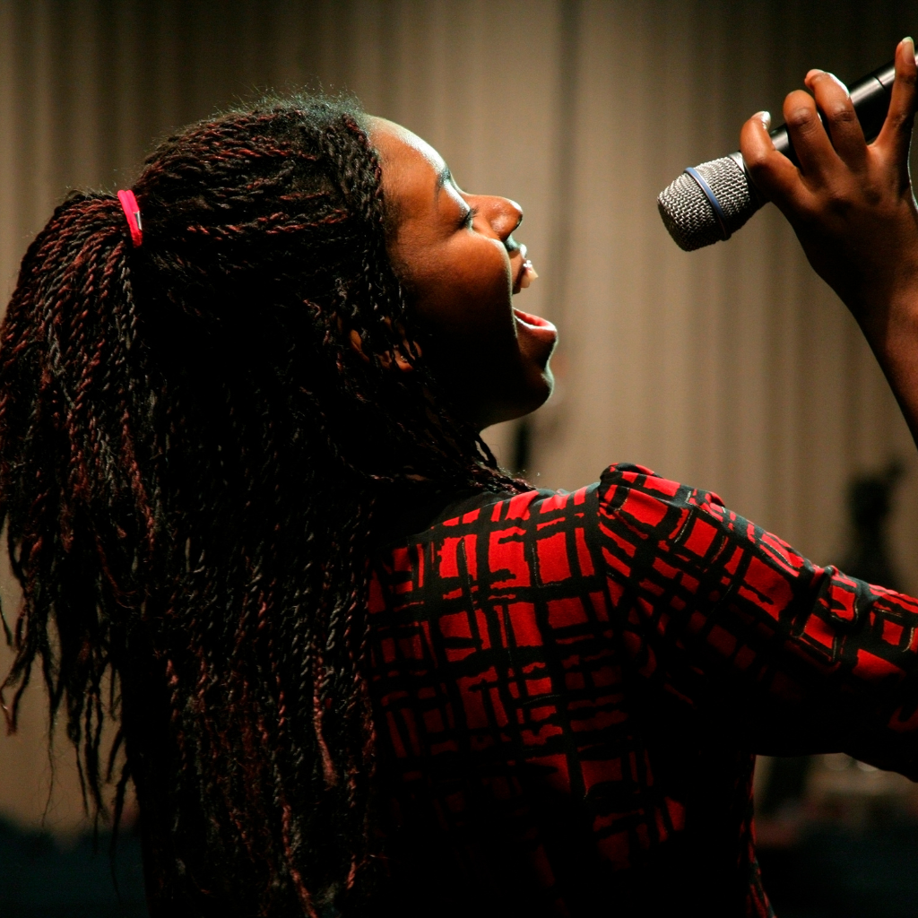 Singing lessons – derosa music uk